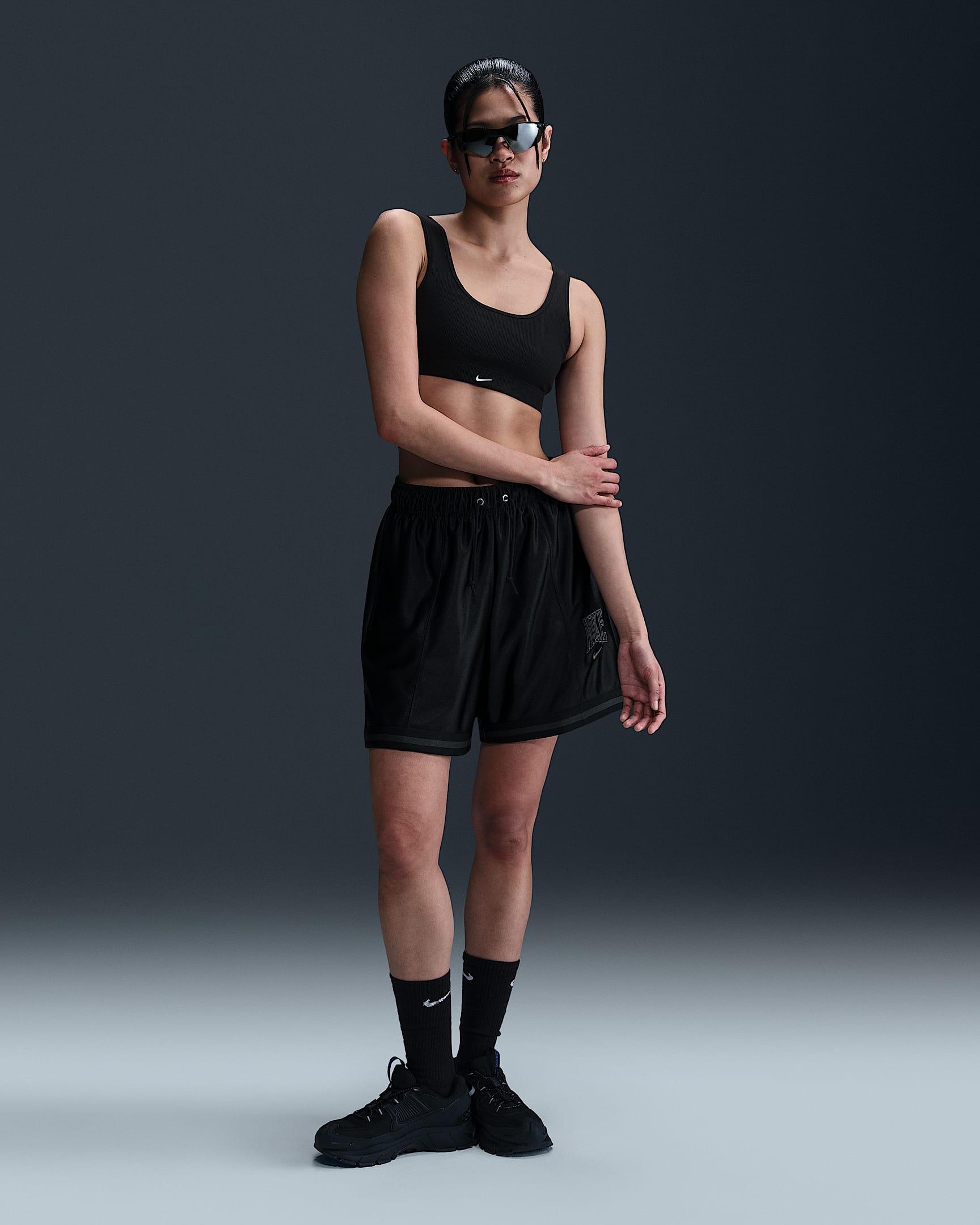 Nike Sportswear Bol Kesimli Normal Belli Grafikli Kadın Şortu. Nike TR